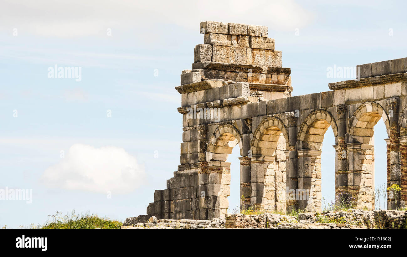 Old roman ruins hi-res stock photography and images - Alamy