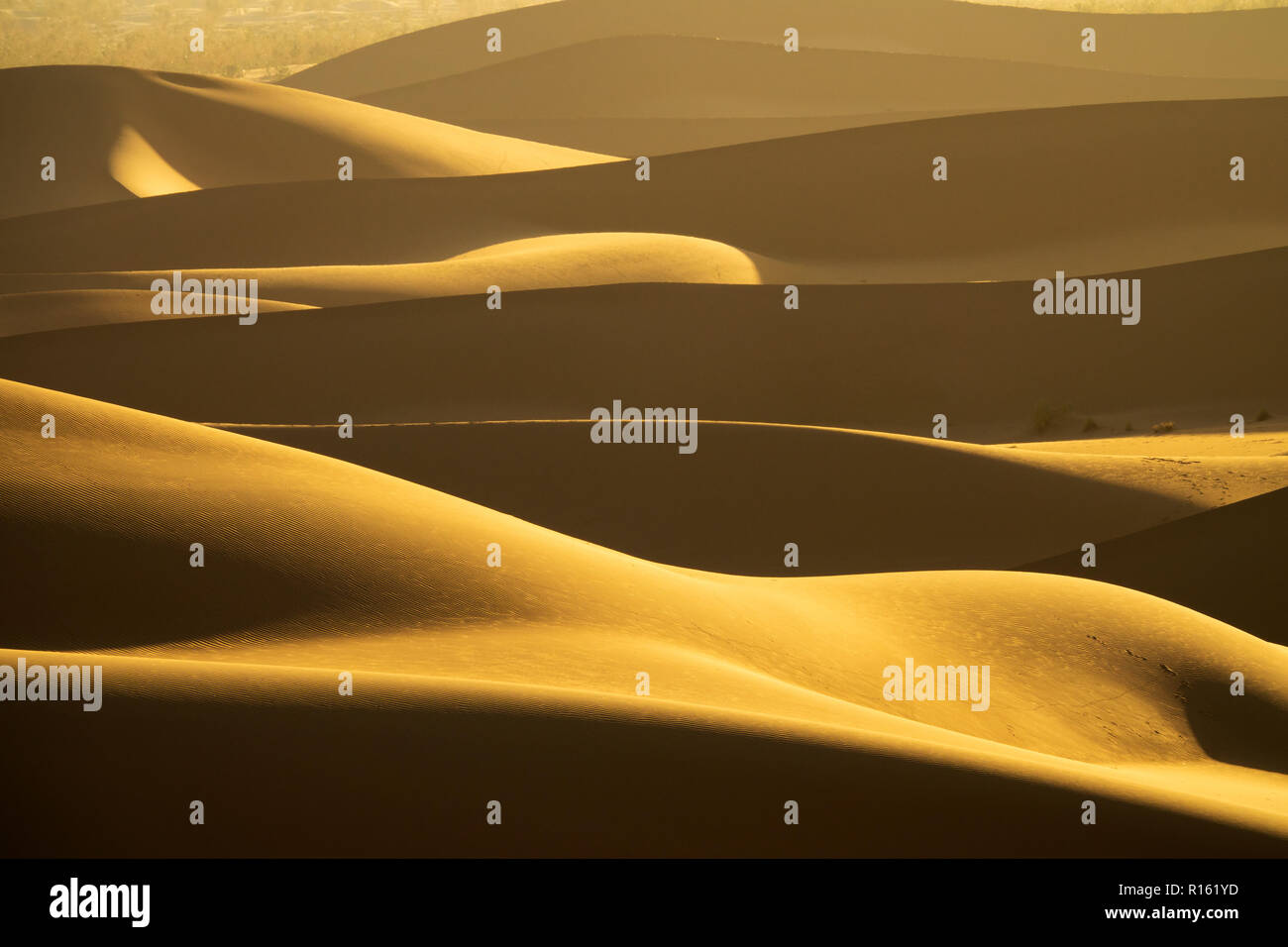 Desert dunes background hi-res stock photography and images - Alamy