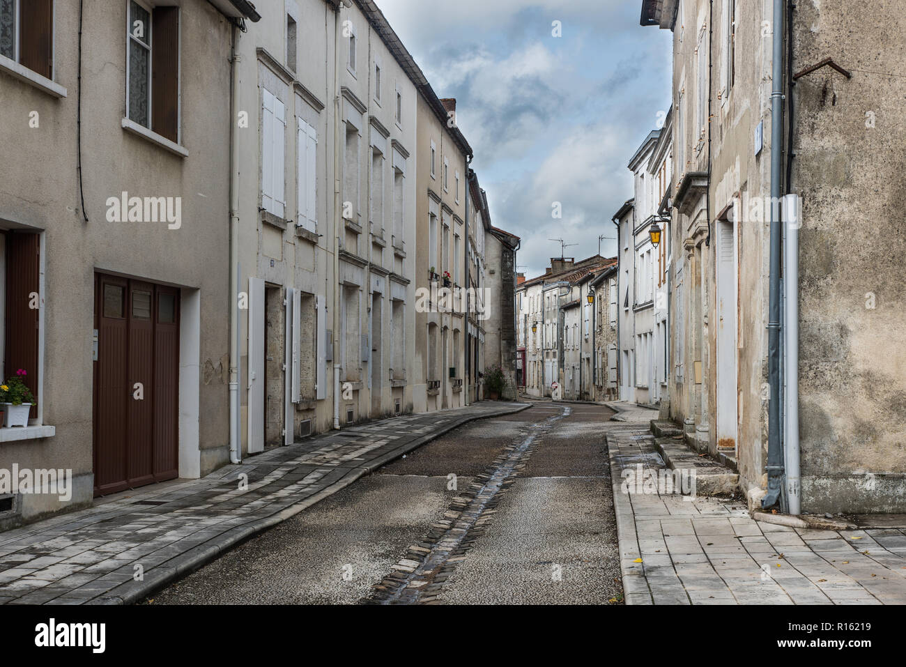 French row houses hi-res stock photography and images - Alamy