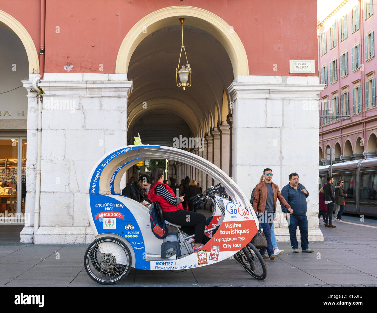 Bike taxi hi-res stock photography and images - Alamy