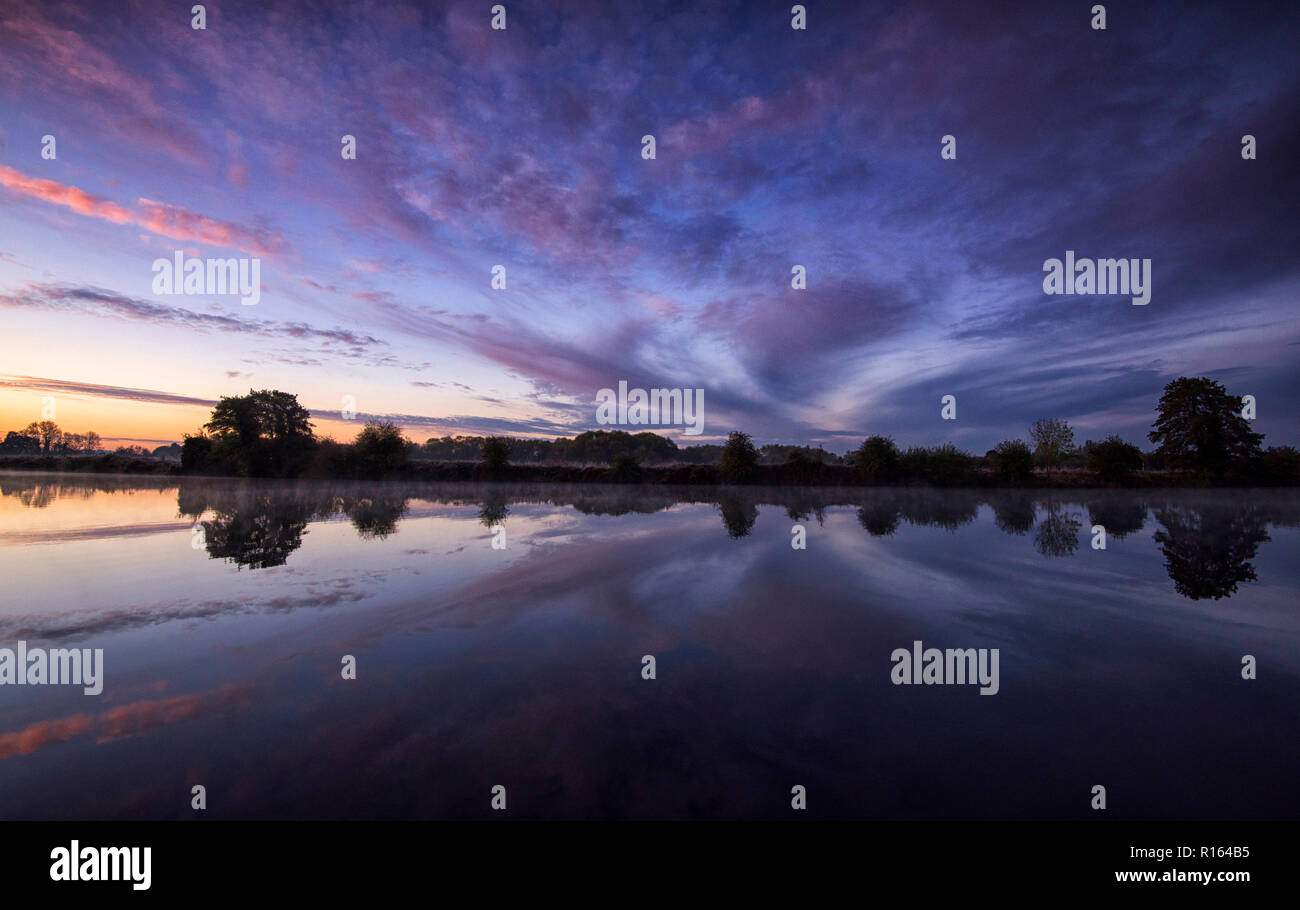 Sunrise reflections on the River Trent at Colwick Country Park in ...