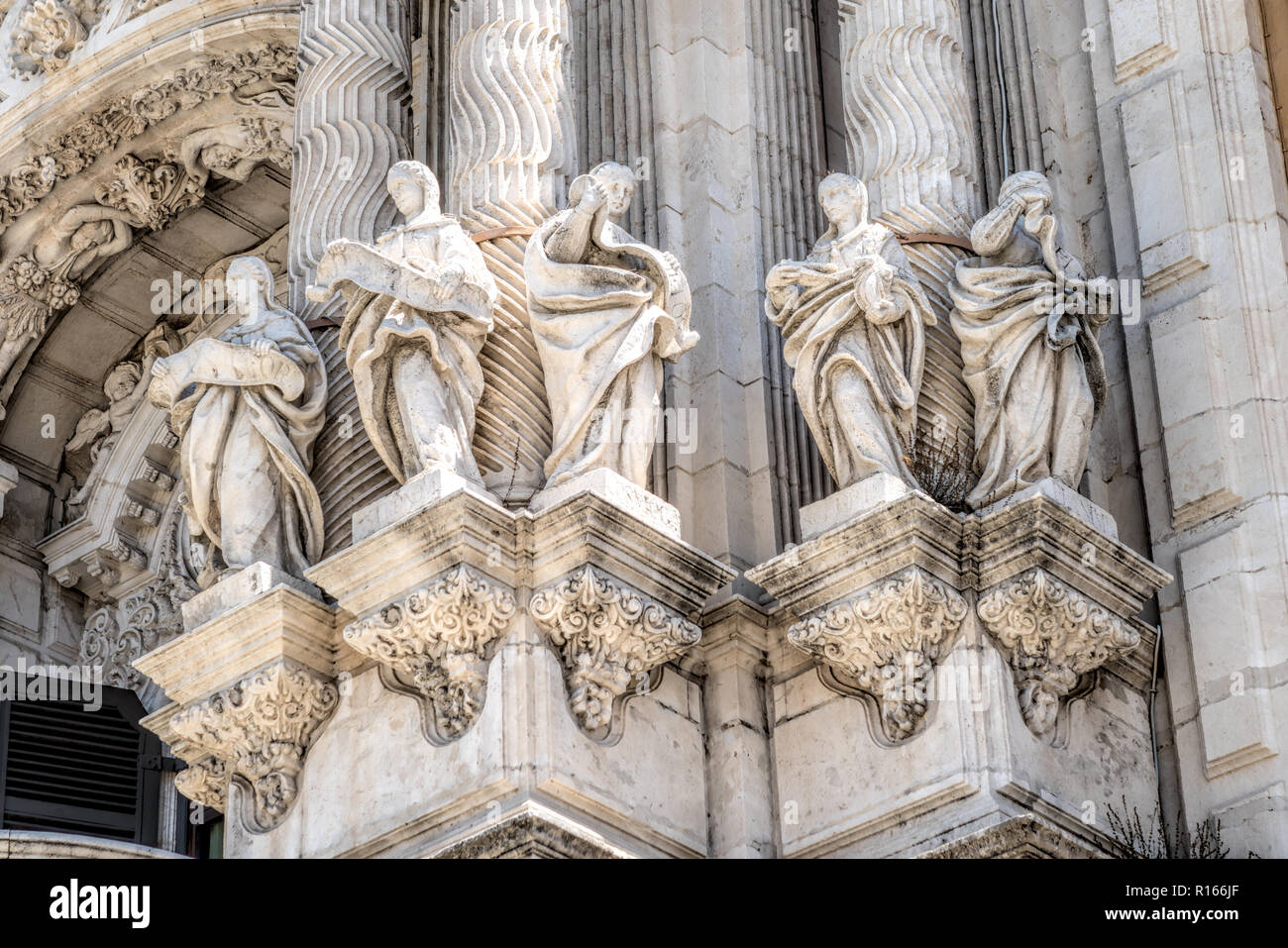 Old architectural decoration hi-res stock photography and images - Alamy