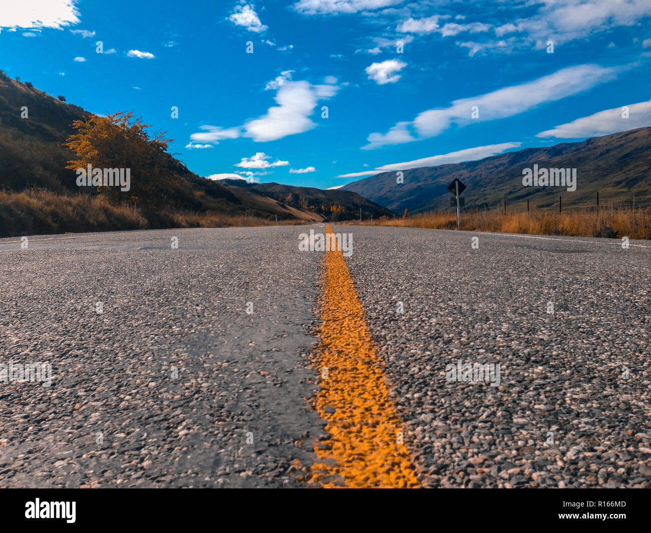 Road empty low angle sun hi-res stock photography and images - Alamy