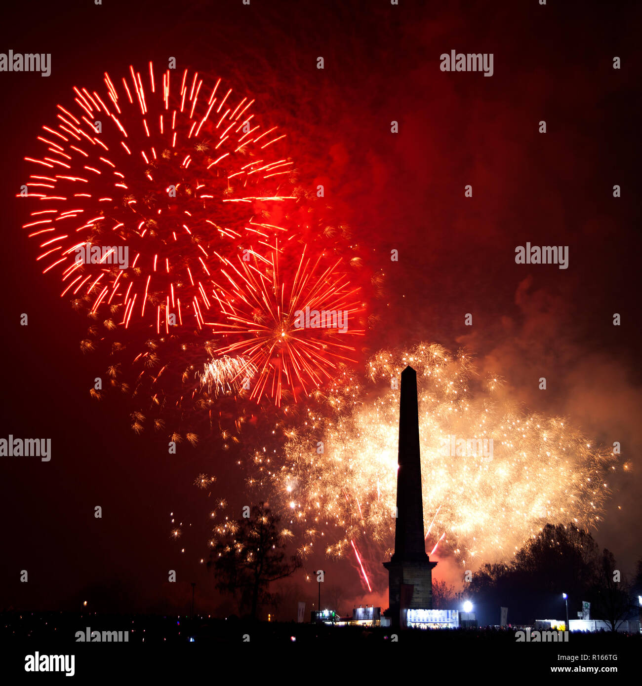 Stunning red green fireworks hi-res stock photography and images - Alamy