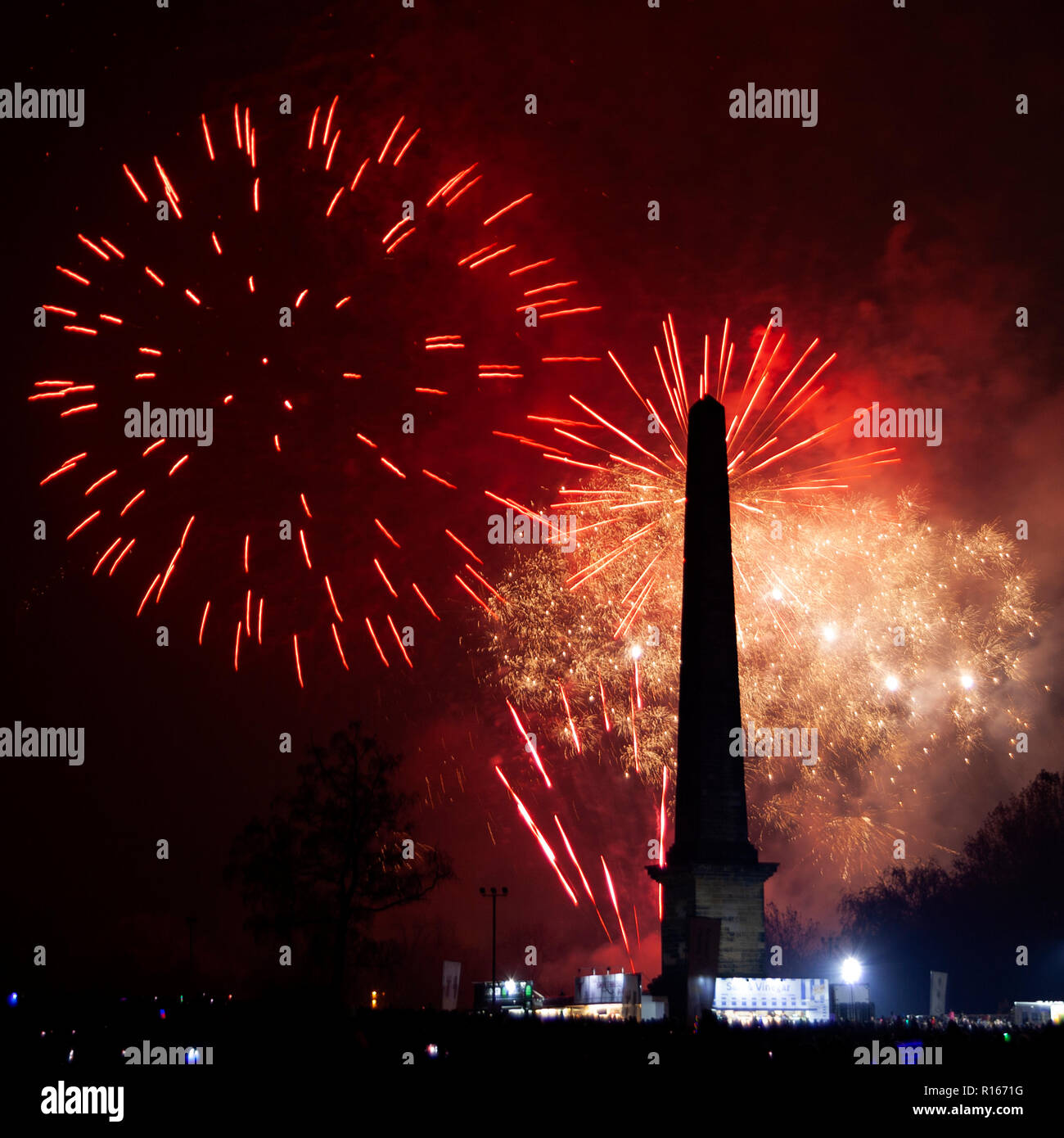 Stunning red green fireworks hi-res stock photography and images - Alamy