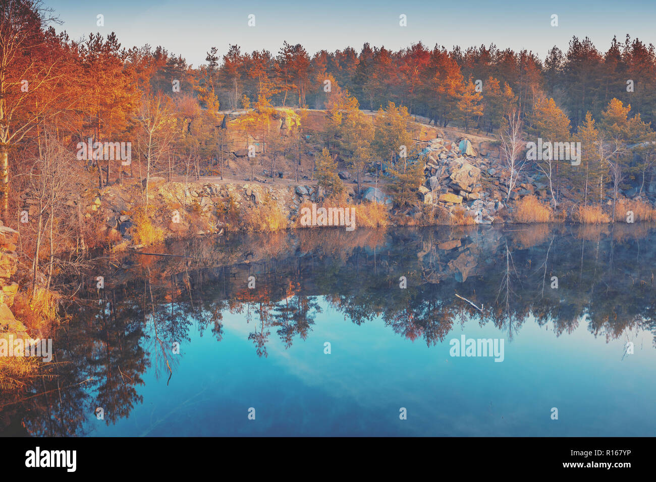 Steep lake bank hi-res stock photography and images - Alamy