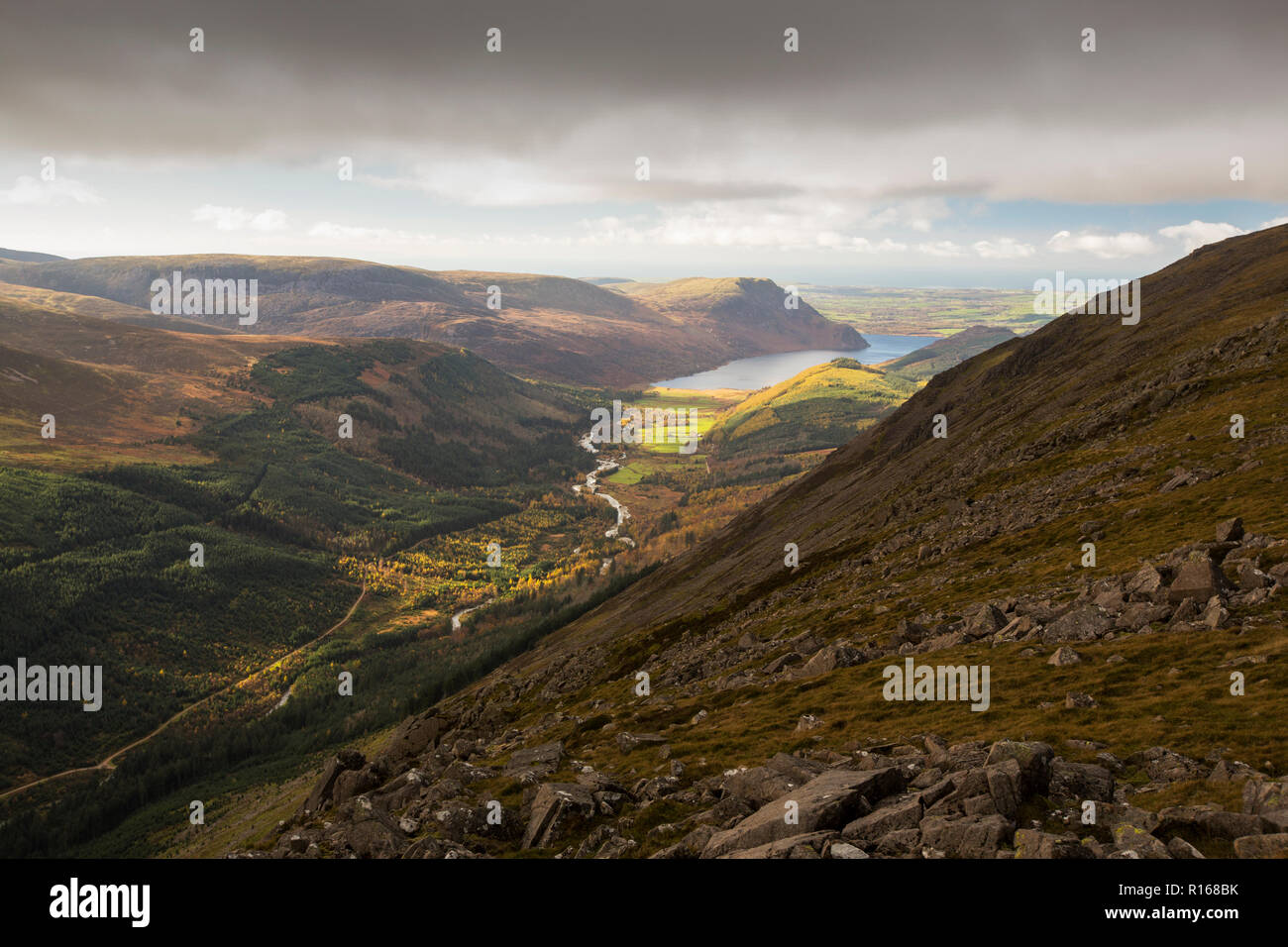 Looking down on Ennerdale from the Scarth Gap footpath, Lake District ...
