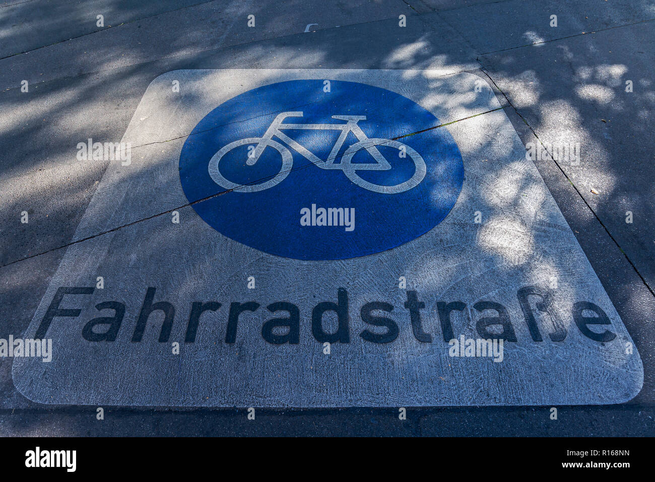 Asphalt sign hi-res stock photography and images - Alamy