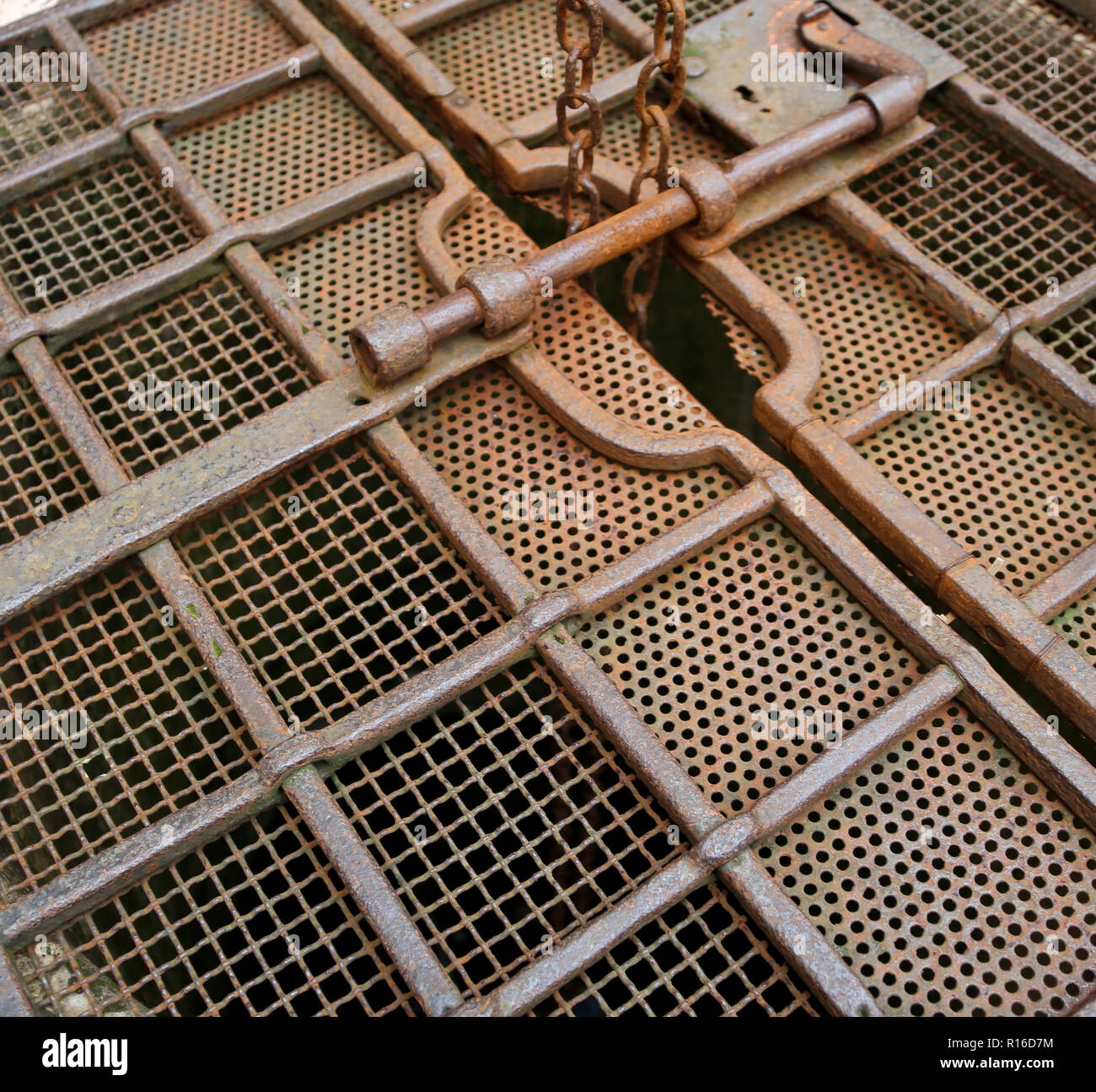 rusty medieval metal lattice with an old lock Stock Photo - Alamy