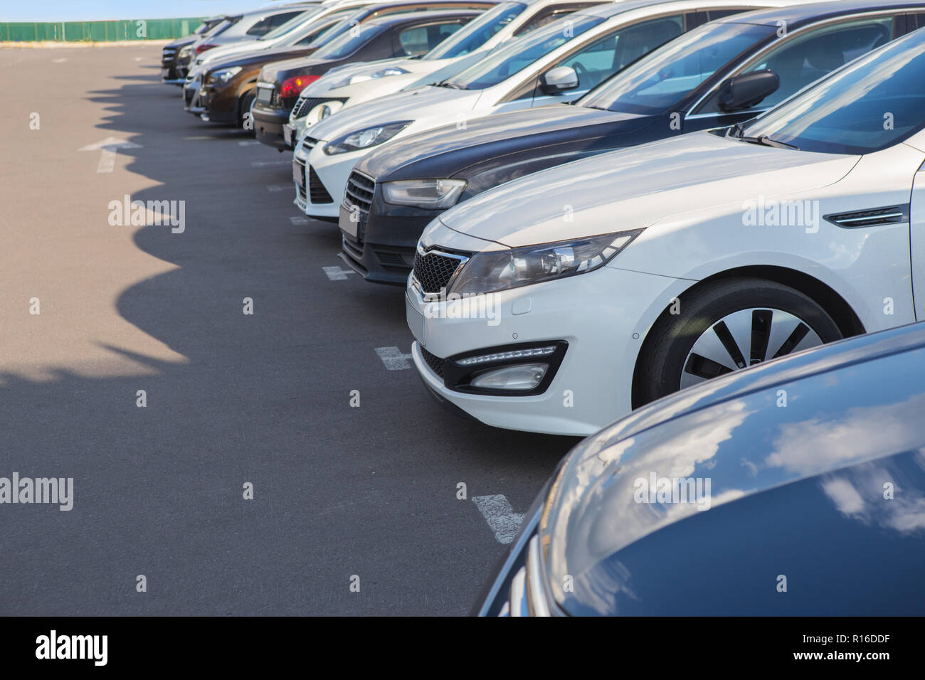 Horizontal parking lot cars hi-res stock photography and images - Alamy