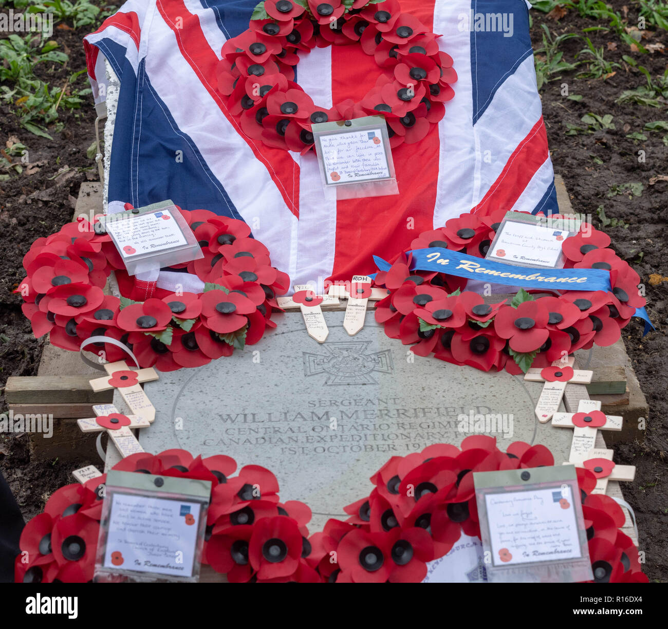 Victoria cross memorial hi-res stock photography and images - Alamy