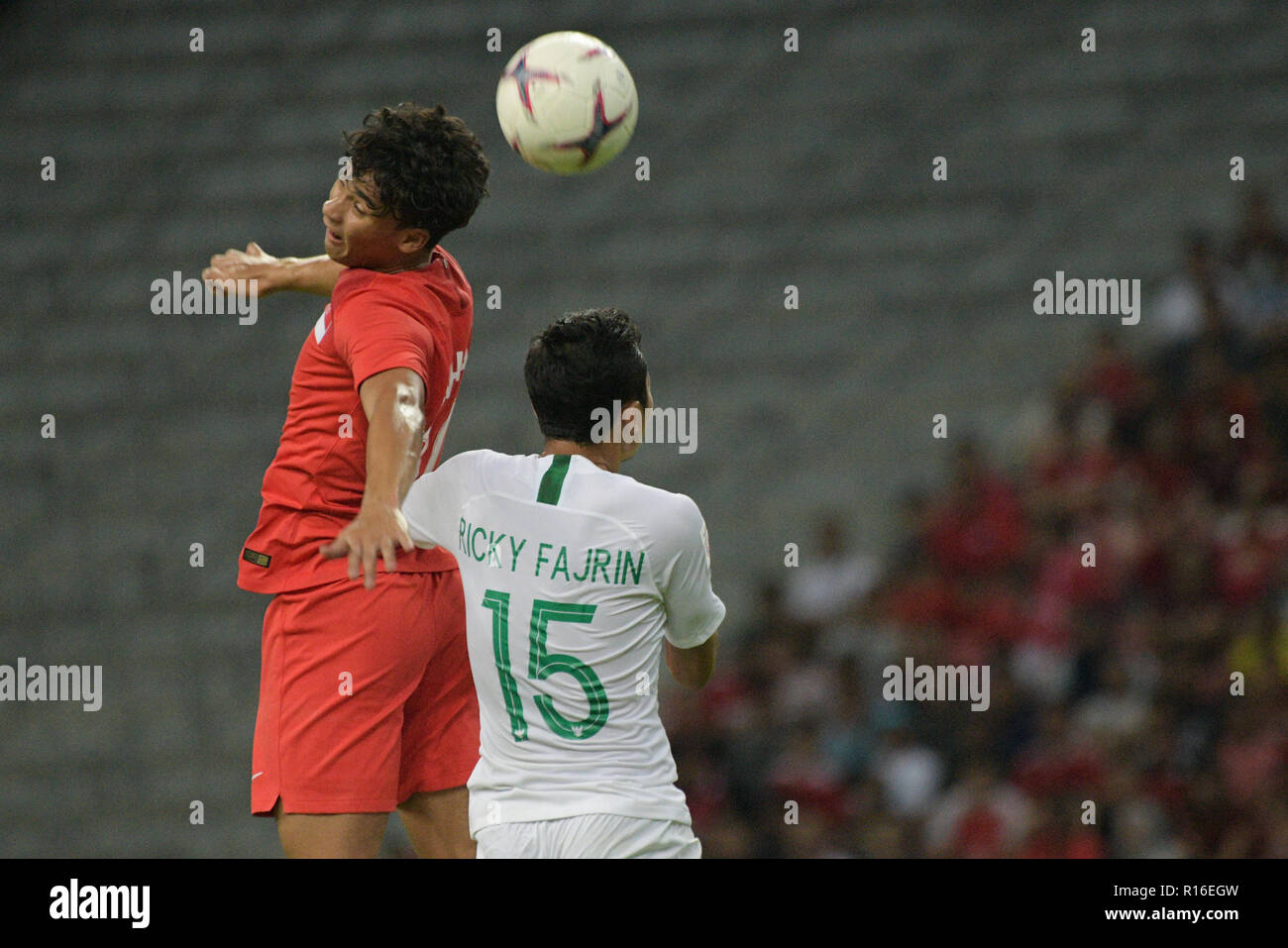 Singapore. 9th Nov, 2018. Singapore's Ikhsan Fandi Ahmad (L) vies with ...