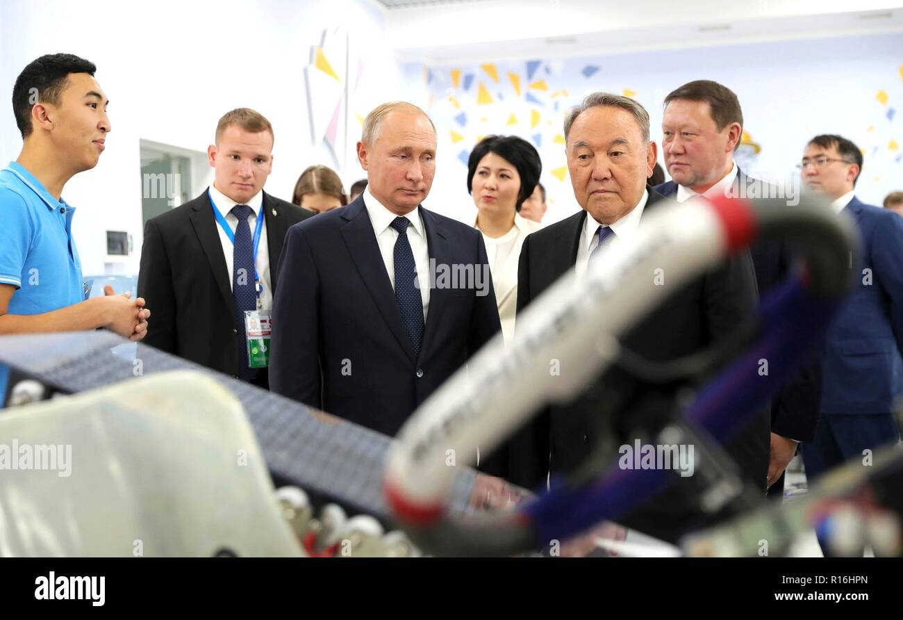 Vladimir putin school kids hi-res stock photography and images - Alamy