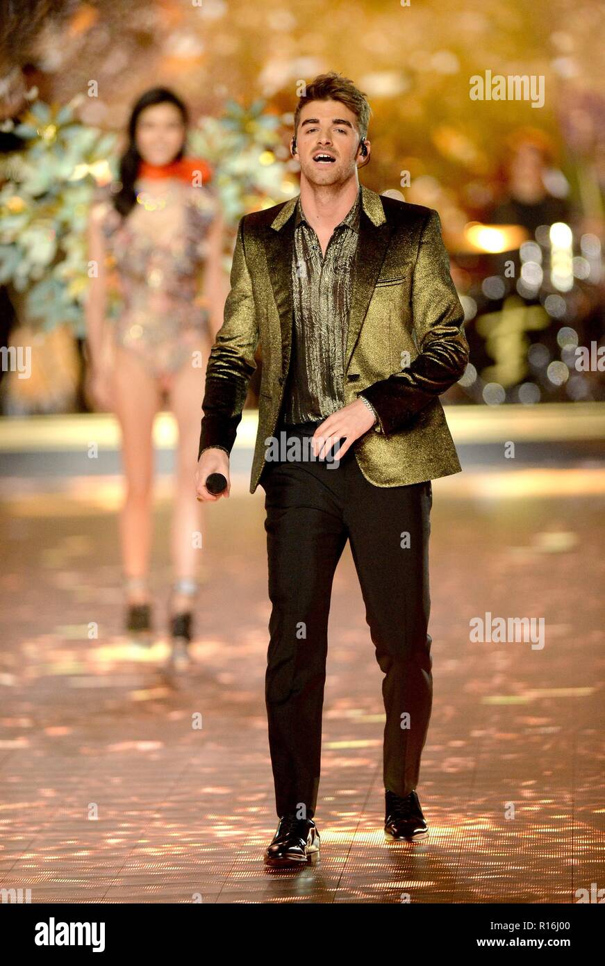 Andrew Taggart on the runway for 2018 Victoria's Secret Fashion Show ...