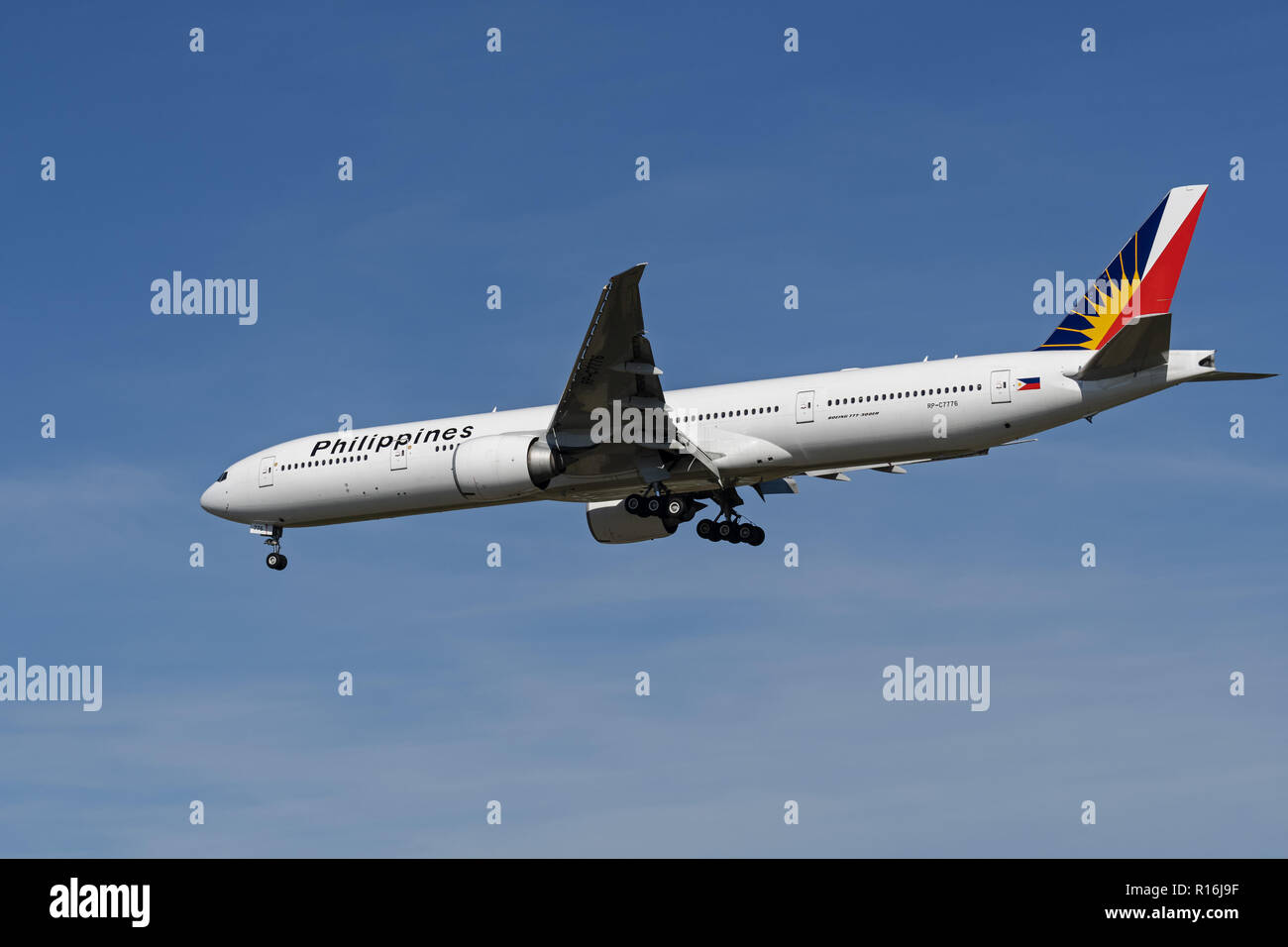 Philippines airlines boeing 777 hi-res stock photography and images - Alamy