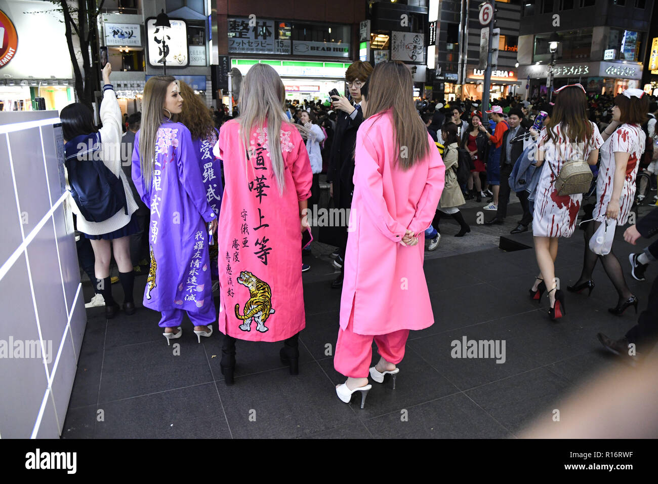 Shibuya, Tokyo, Japan. 31st Oct, 2018. Halloween goers dress up on ...
