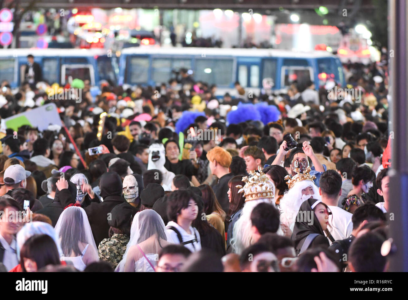 Shibuya, Tokyo, Japan. 31st Oct, 2018. Halloween goers dress up on ...