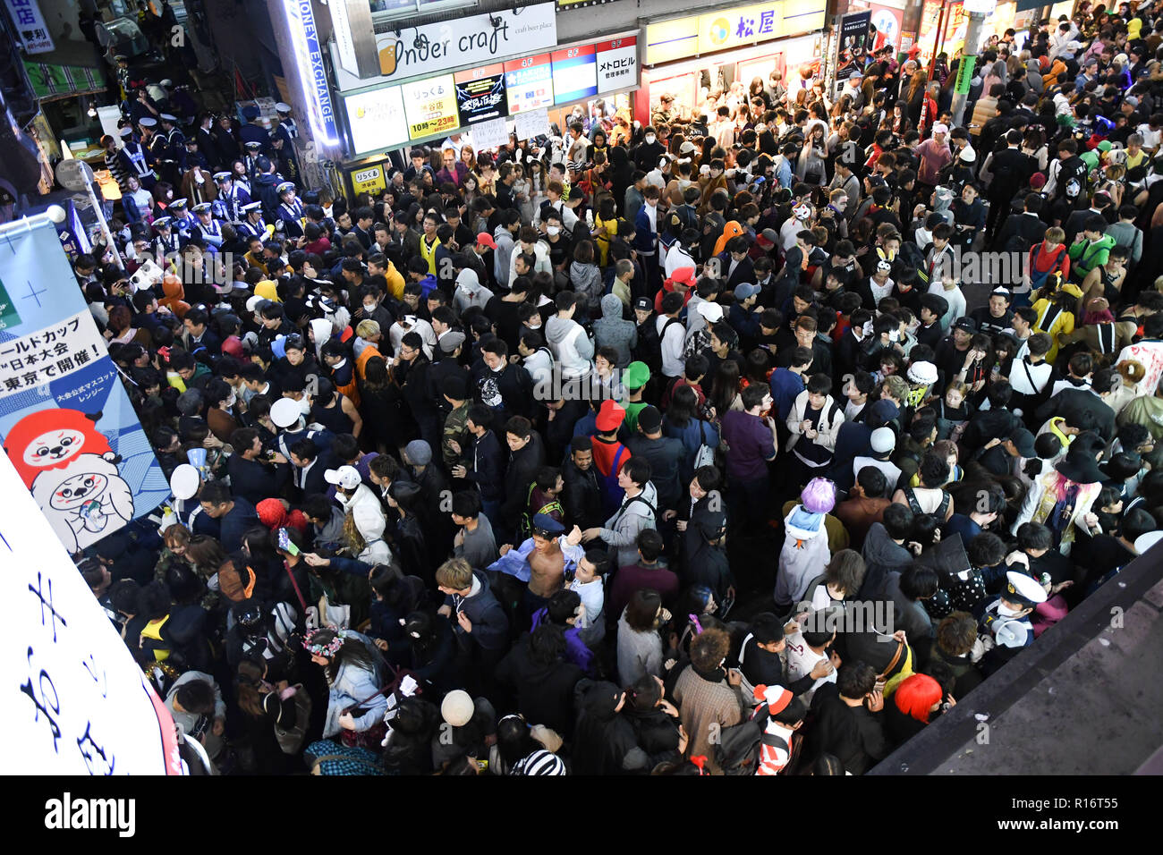 Shibuya, Tokyo, Japan. 31st Oct, 2018. Halloween goers dress up on ...