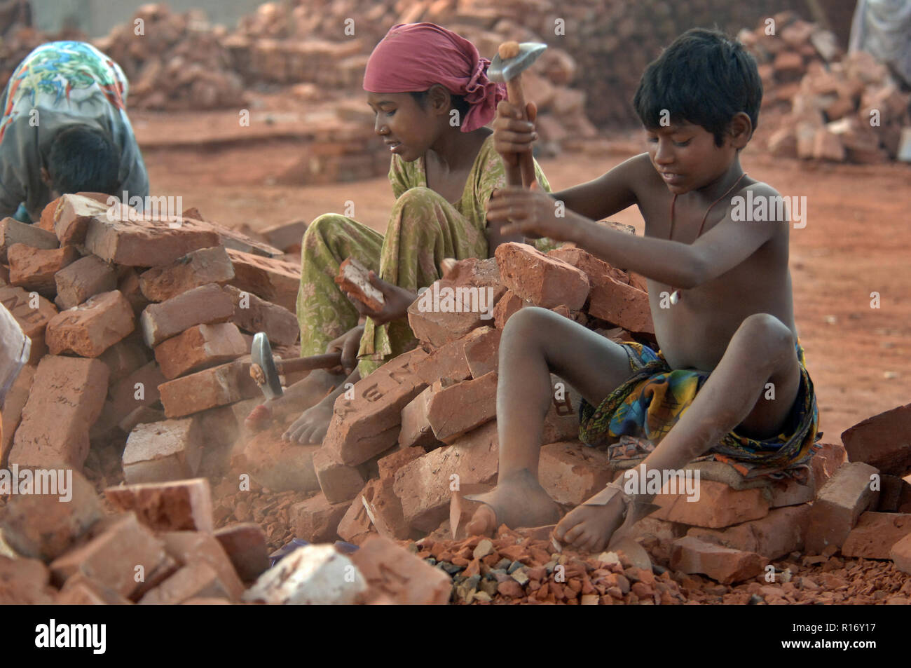 Children Labour Bricks Stock Photos & Children Labour Bricks Stock ...