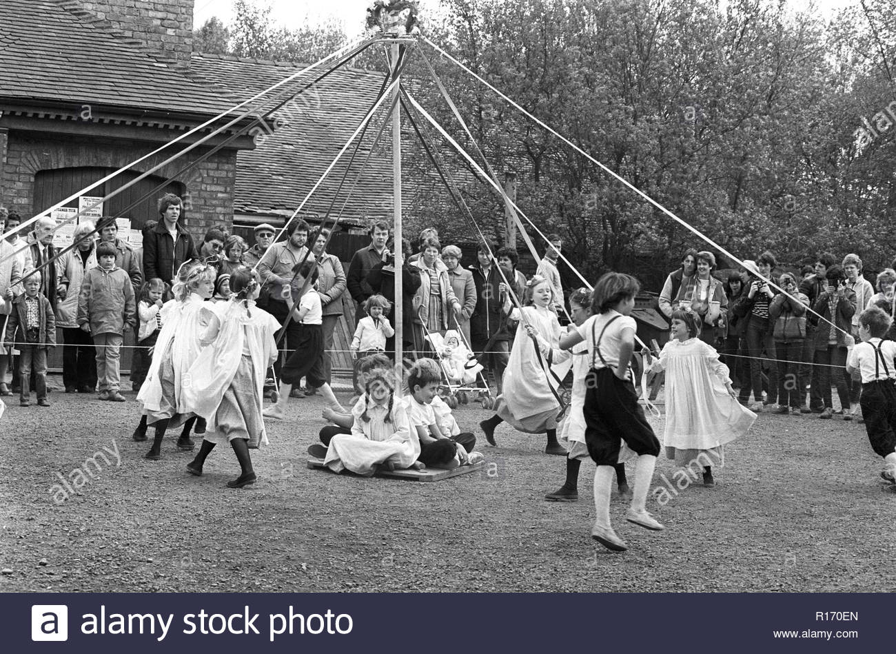Traditional English Folk Dancing Stock Photos & Traditional English ...