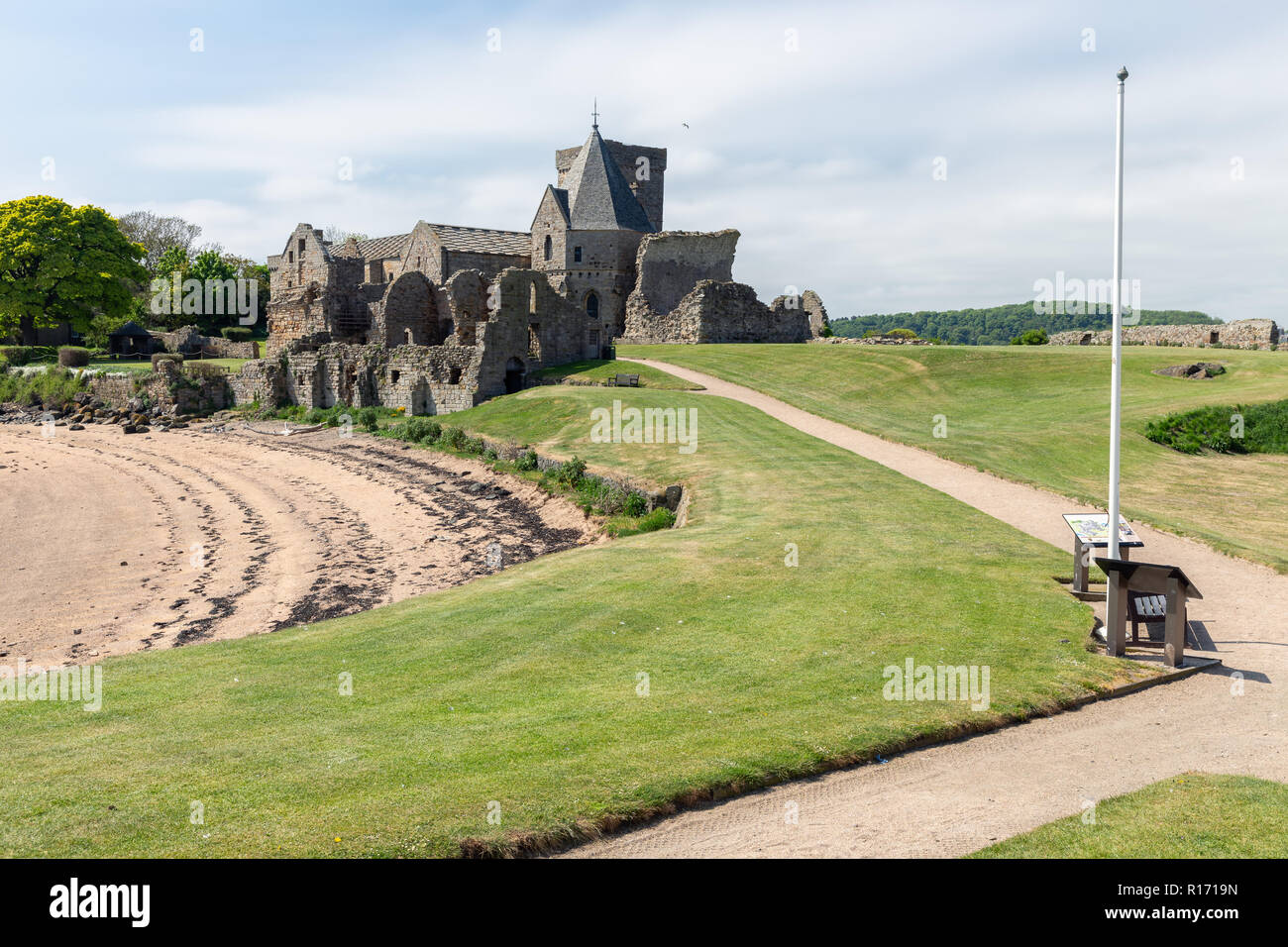 Edinburgh inchcolm abbey hi-res stock photography and images - Alamy