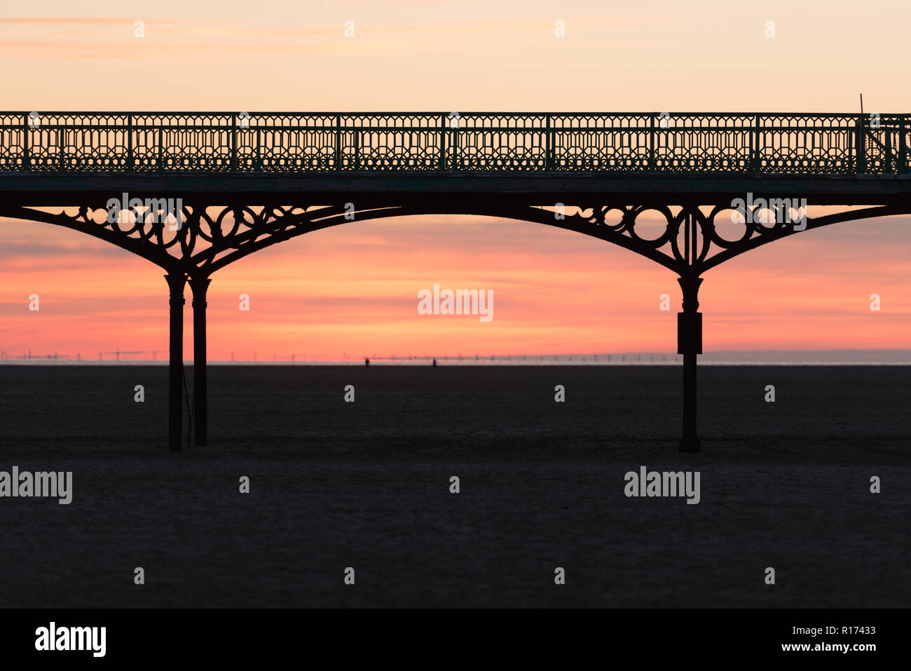 Victorian pier pillars hi-res stock photography and images - Alamy