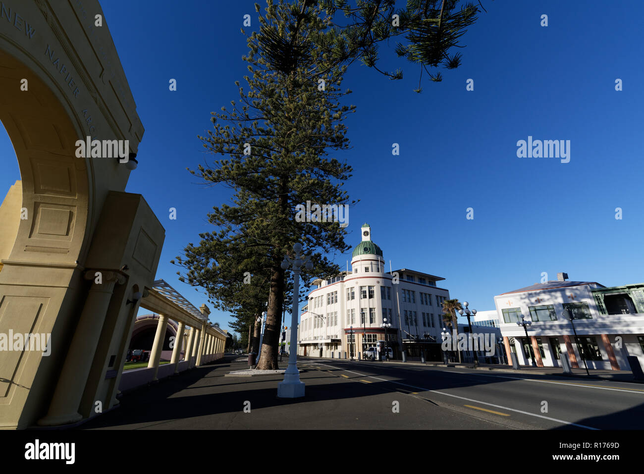 Marine Parade in the town of Napier, bordering the beachfront domain ...
