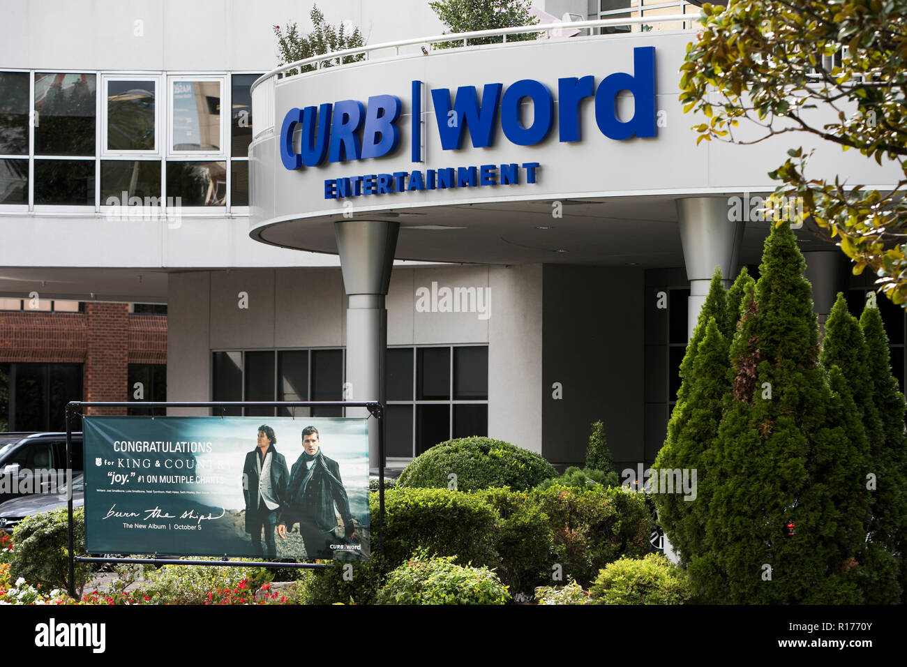 Curb hi-res stock photography and images - Alamy