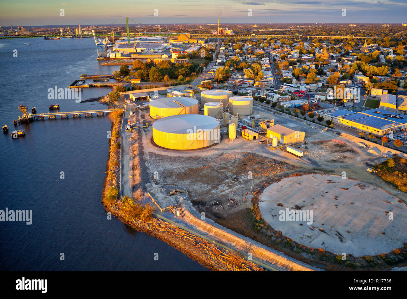 New jersey oil tanks hi-res stock photography and images - Alamy