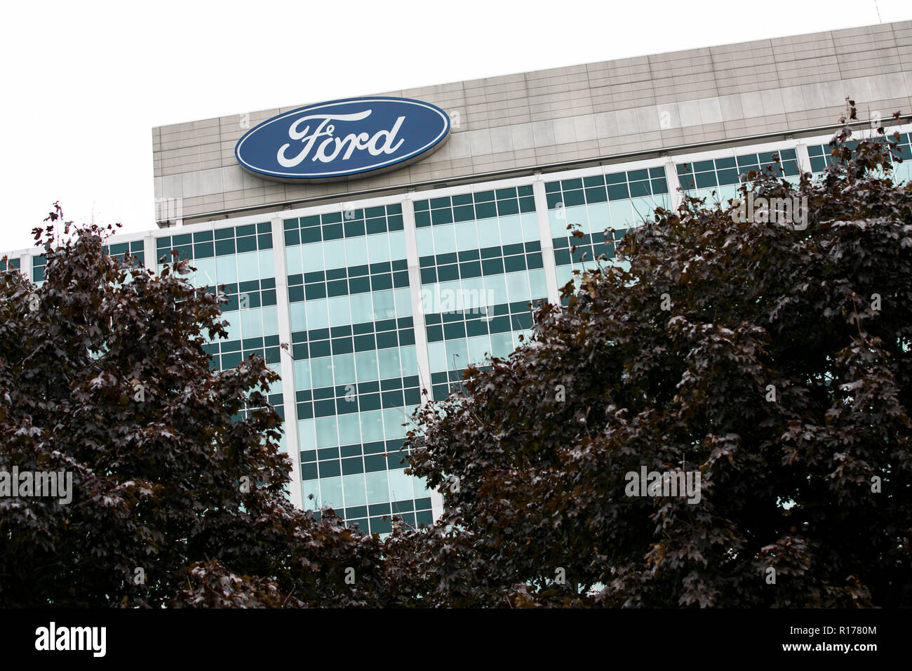 Ford motor company logo hi-res stock photography and images - Alamy