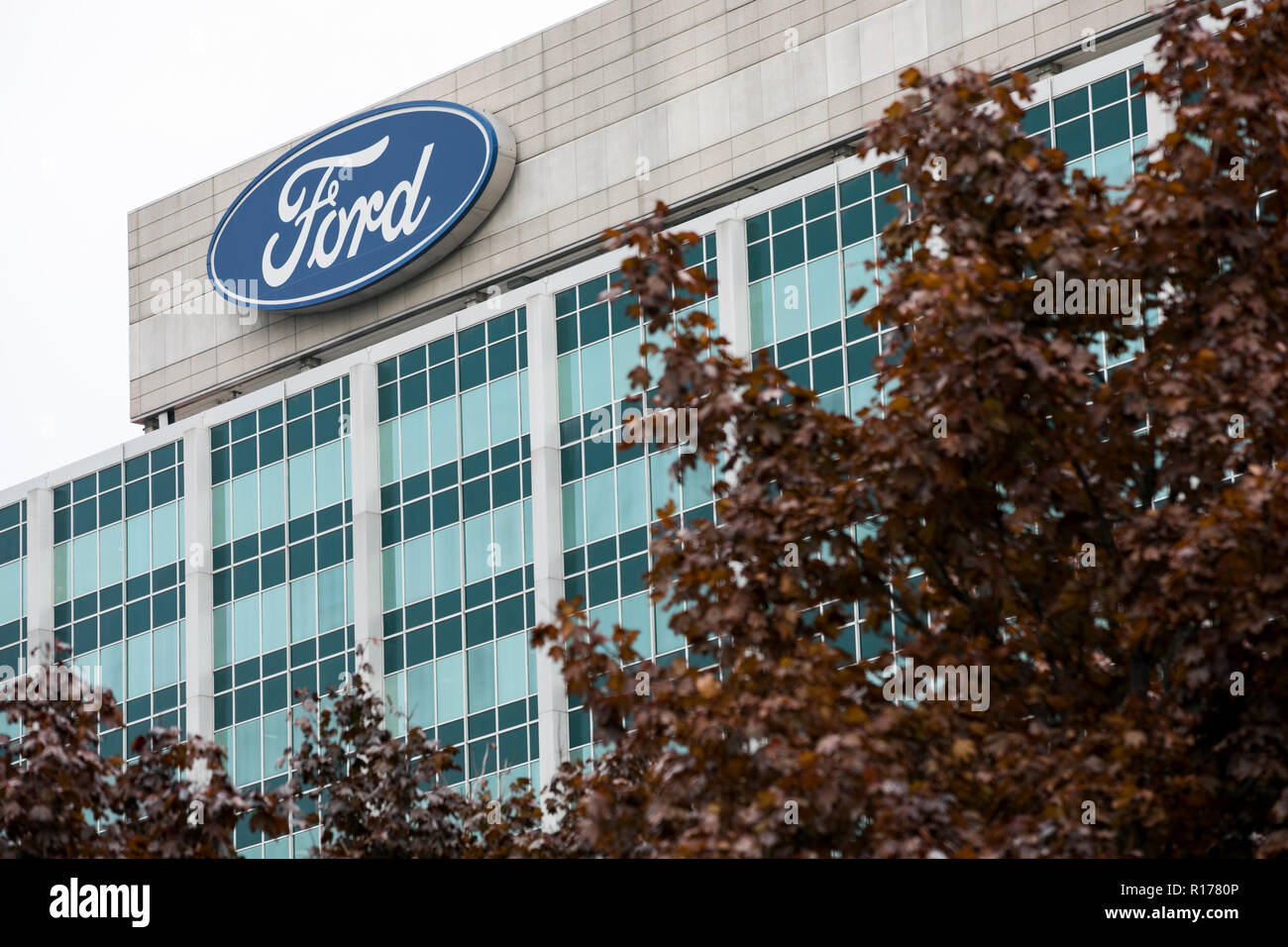 Ford motor company logo hi-res stock photography and images - Alamy
