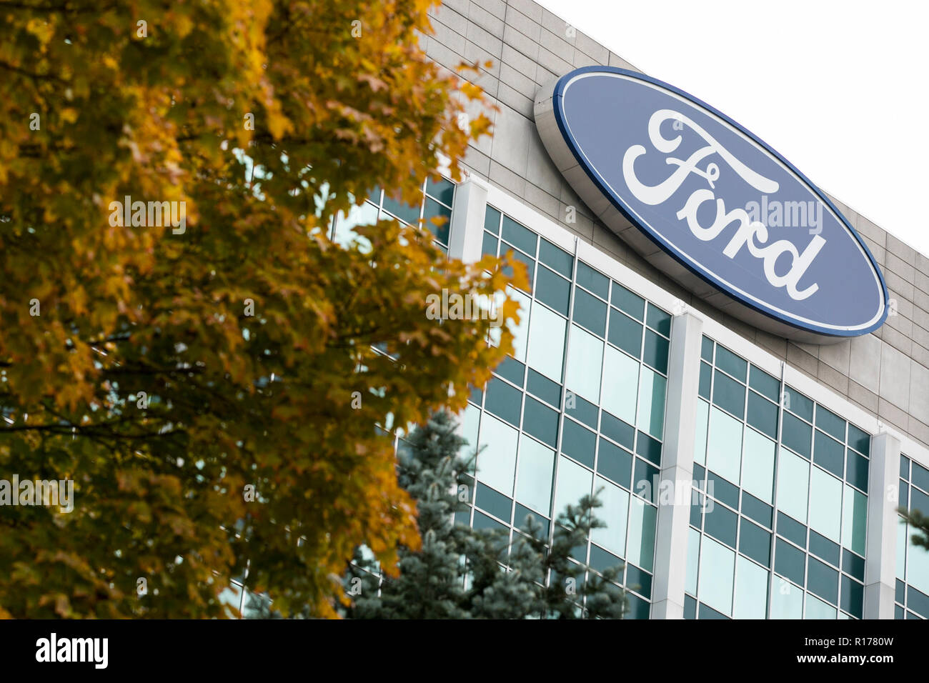 Ford motor company logo hi-res stock photography and images - Alamy