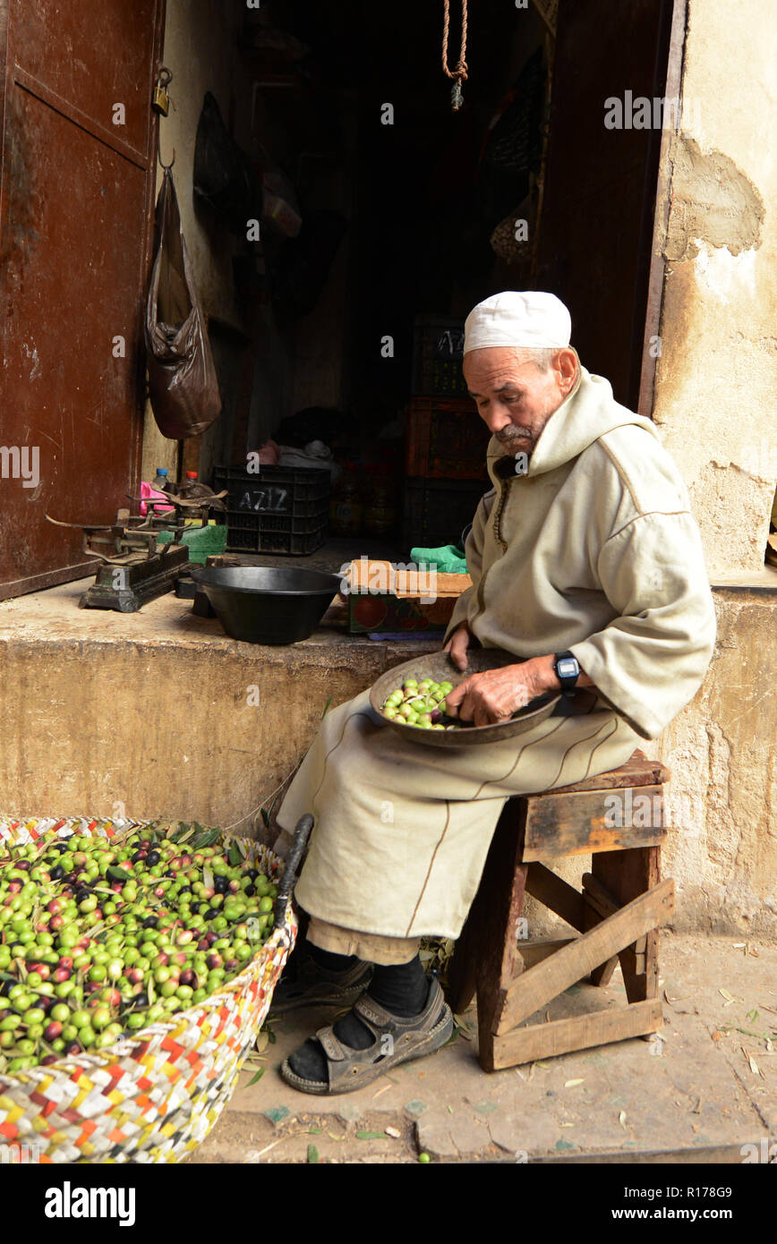 Grading olives hi-res stock photography and images - Alamy