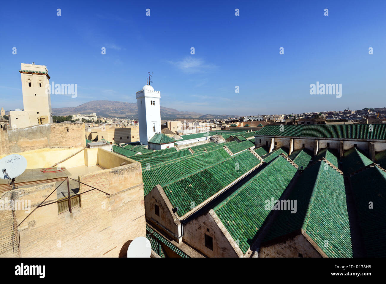 Fez morocco medina hi-res stock photography and images - Alamy