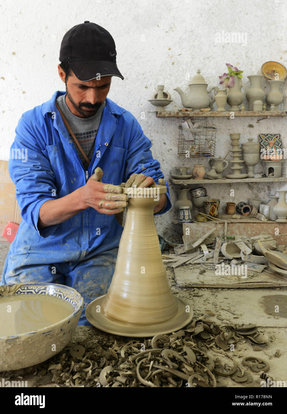 Working with clay hi-res stock photography and images - Alamy