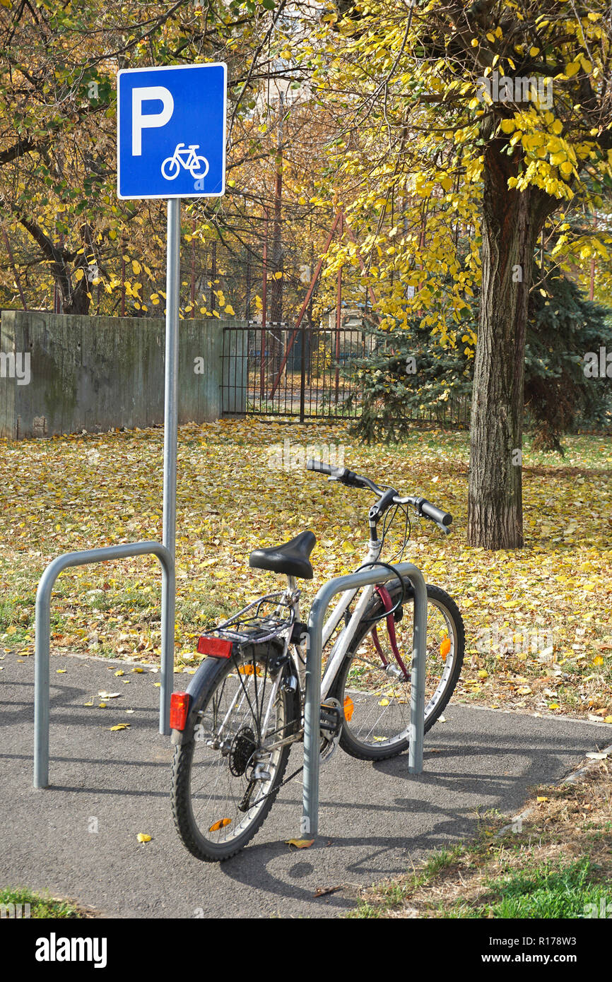 Parking lot for bicycles in the city Stock Photo - Alamy