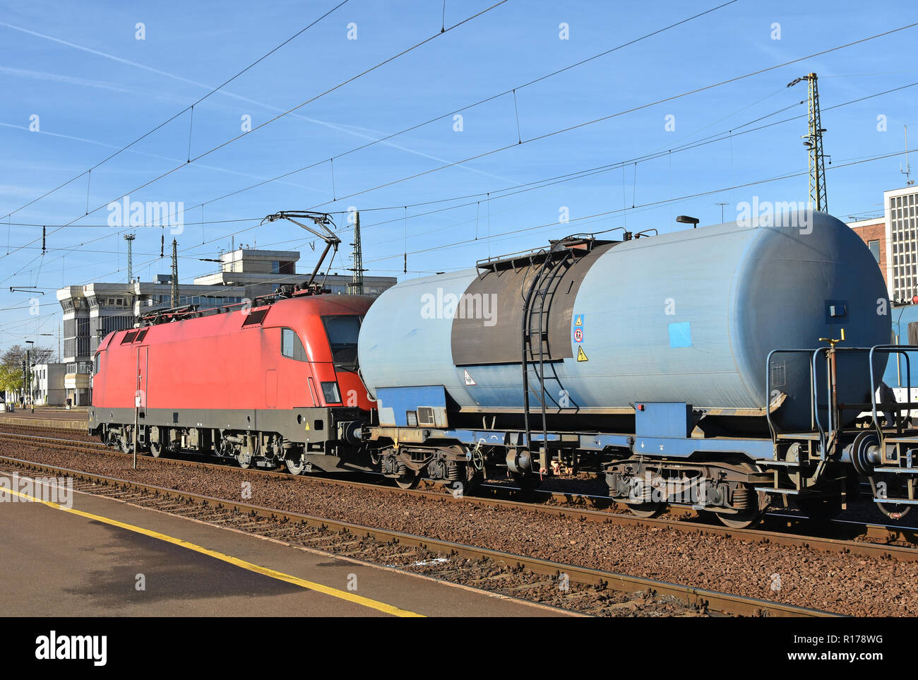 Train engine storage building hi-res stock photography and images - Alamy