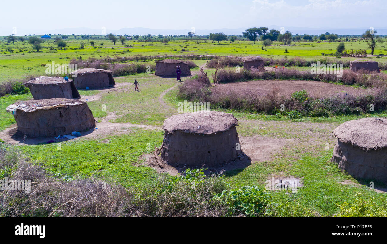 Masai round house traditional hi-res stock photography and images - Alamy