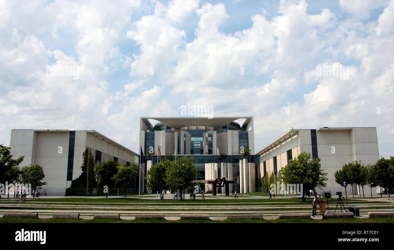 Office of the german chancellor hi-res stock photography and images - Alamy