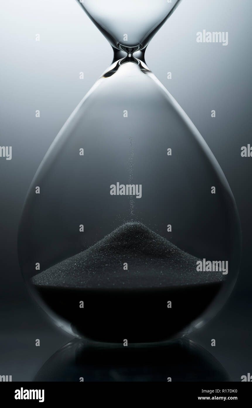 Hourglass hi-res stock photography and images - Alamy