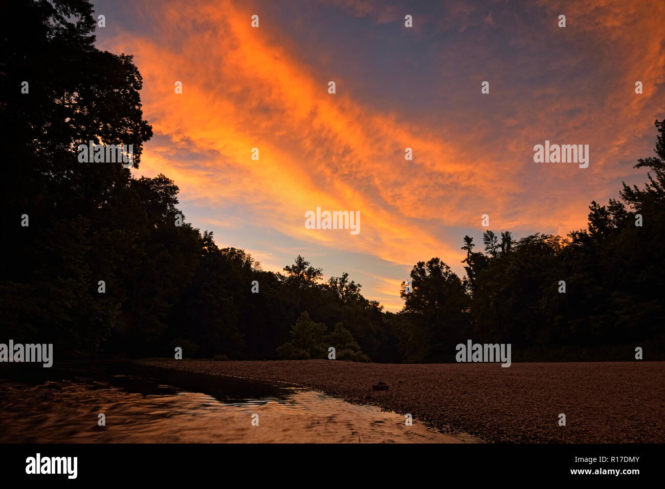 Sunsets and silhouettes hi-res stock photography and images - Alamy