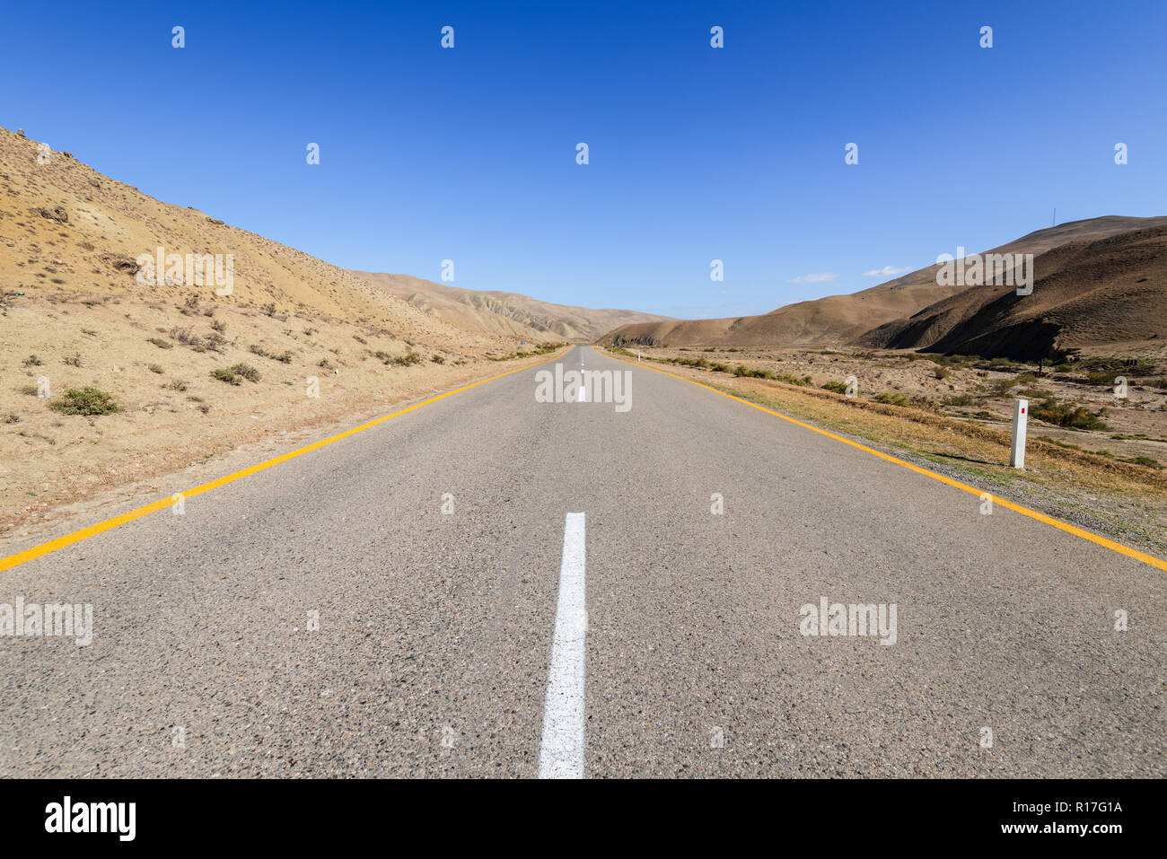 Mountain road travel hi-res stock photography and images - Alamy