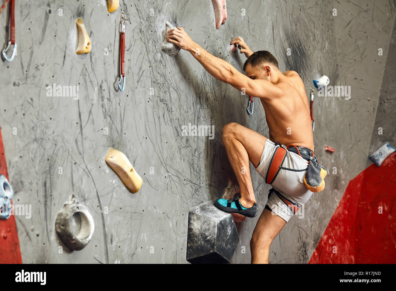 Female male indoor climbing wall hi-res stock photography and images ...