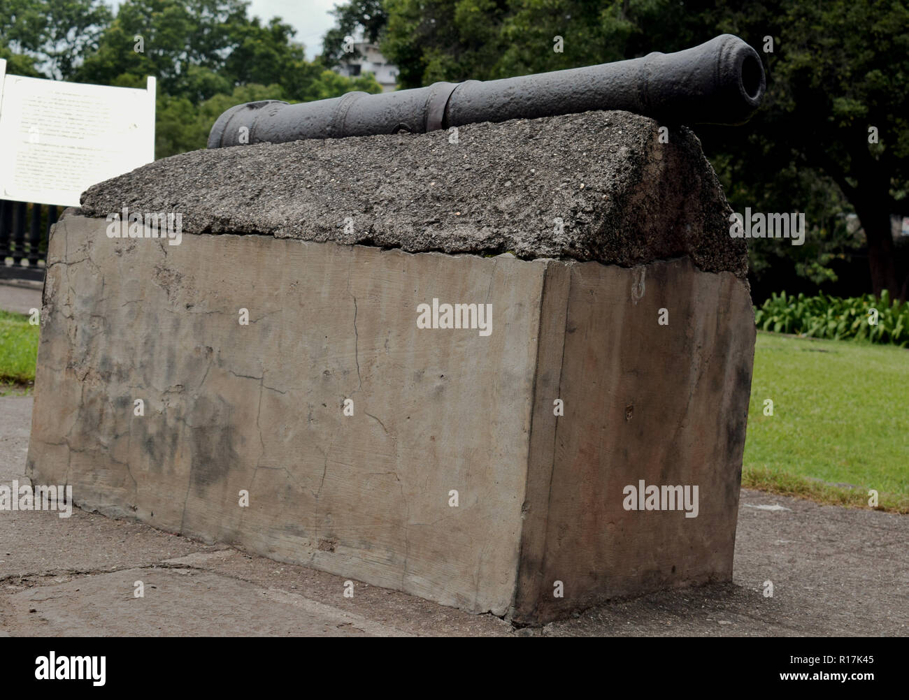 Old weapons hi-res stock photography and images - Alamy