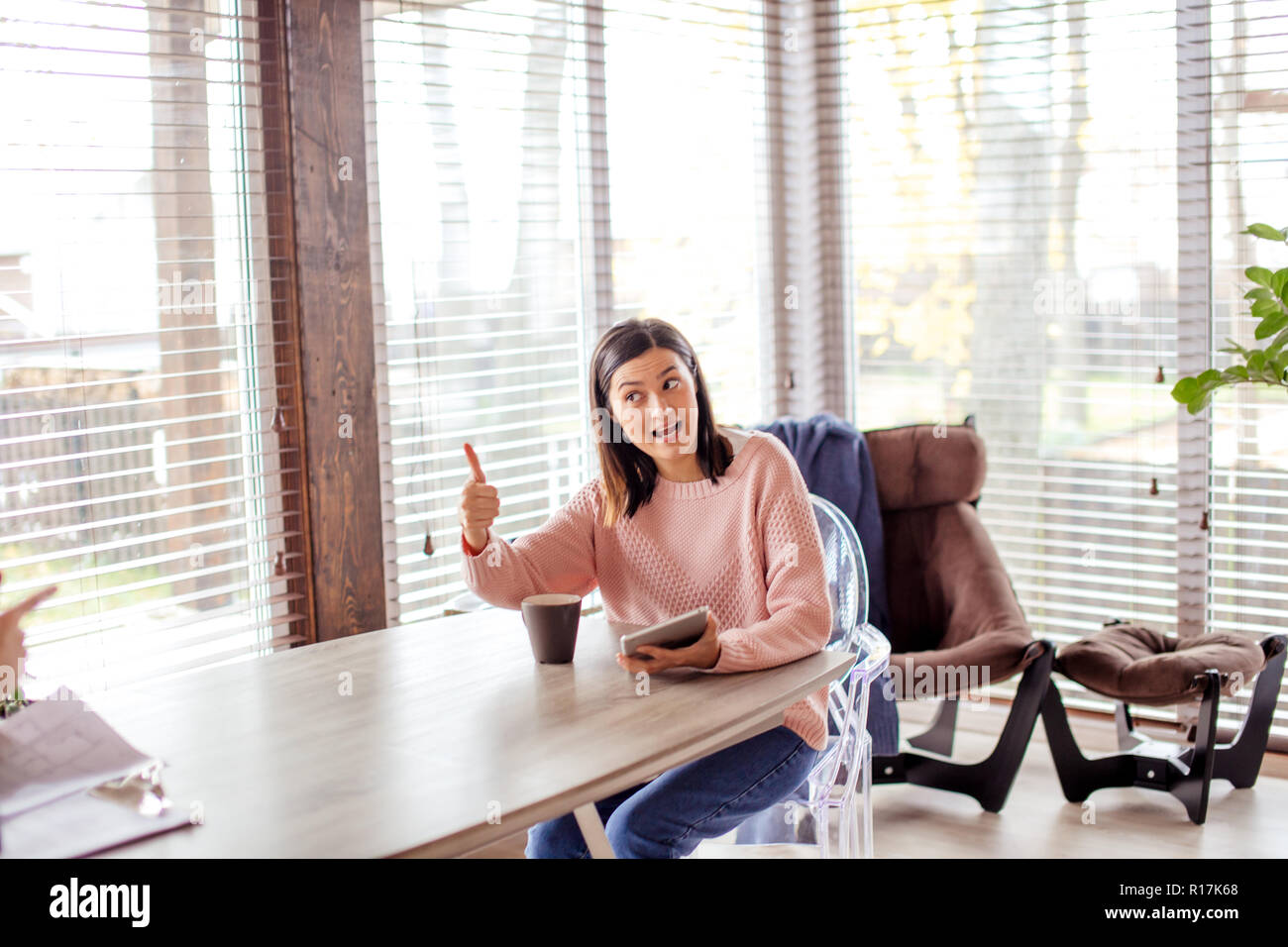 Couple opposite each other table hi-res stock photography and images ...