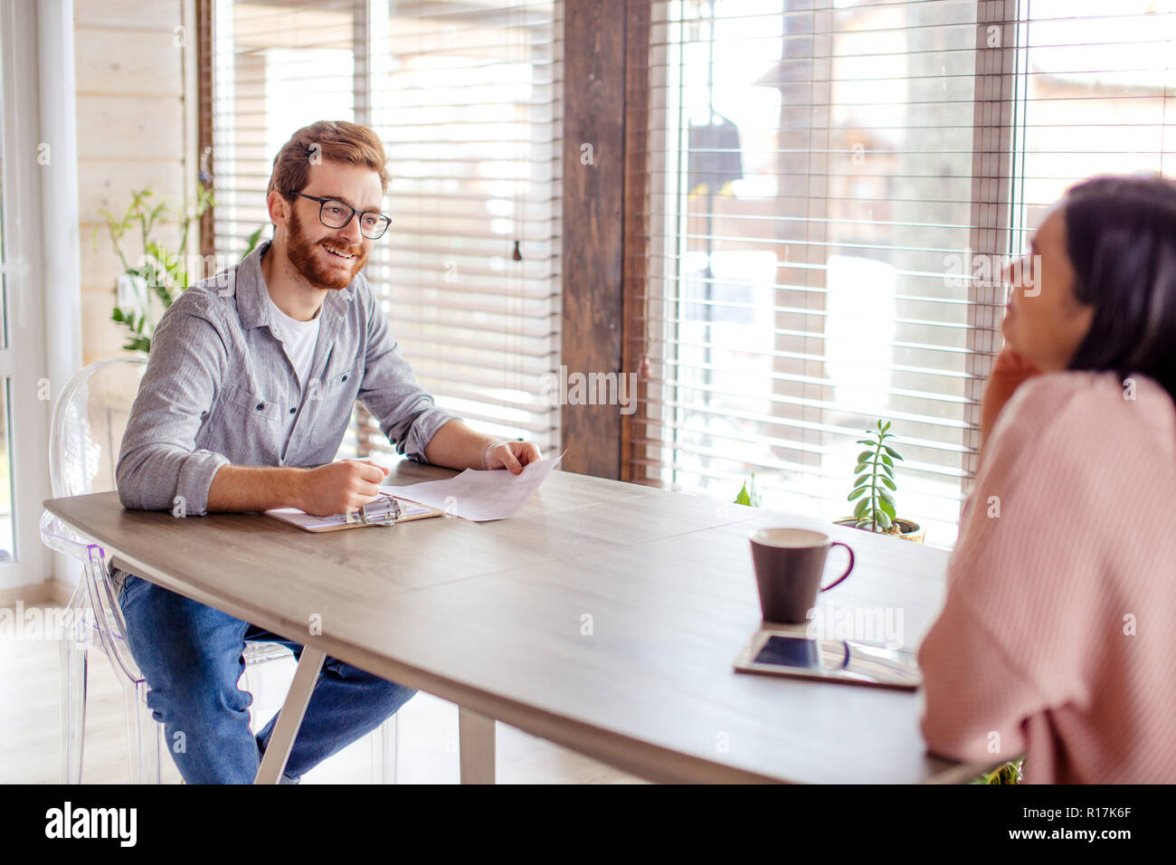 Sitting opposite table hi-res stock photography and images - Alamy