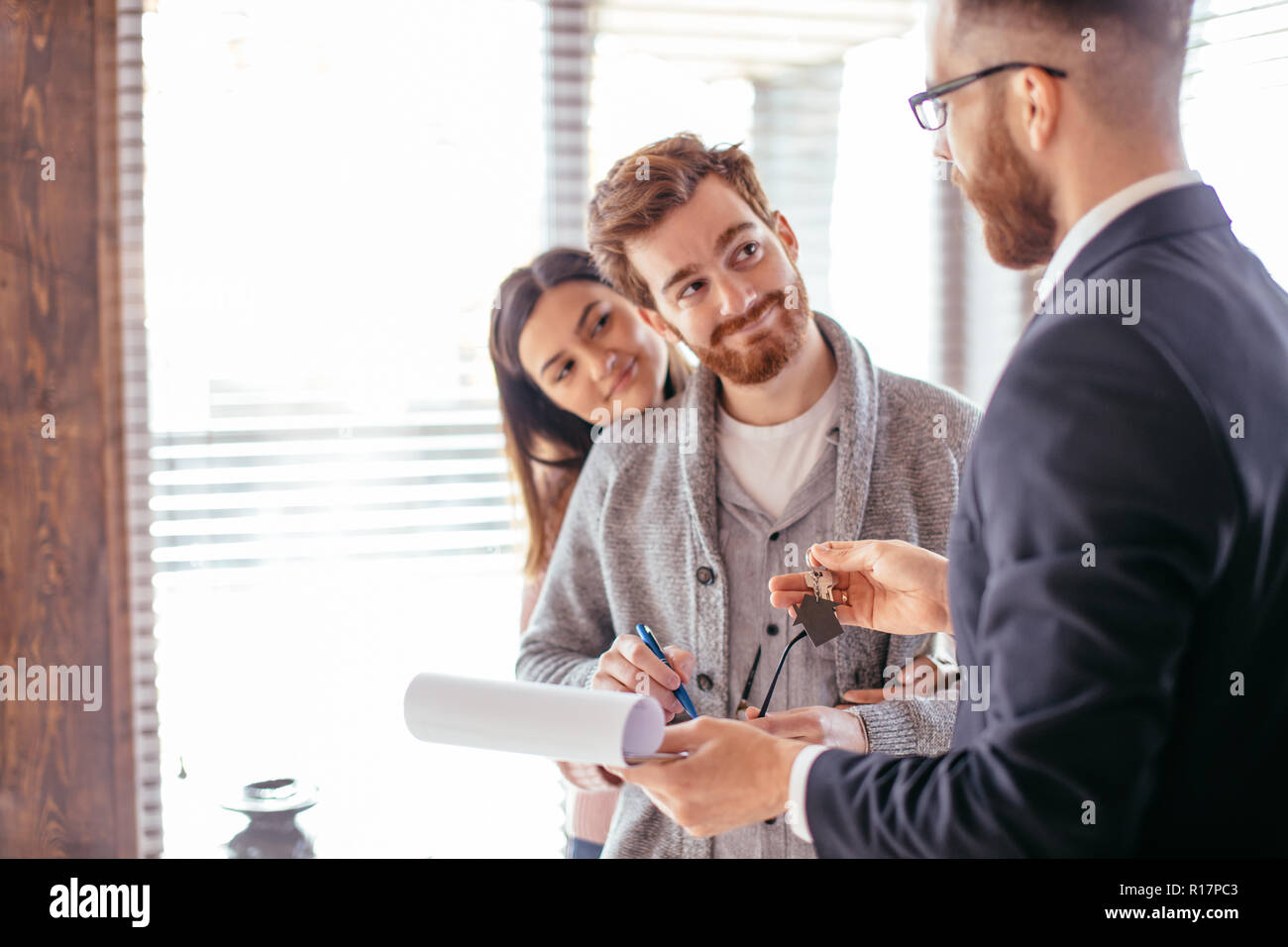 Woman key neighbourhood hi-res stock photography and images - Alamy