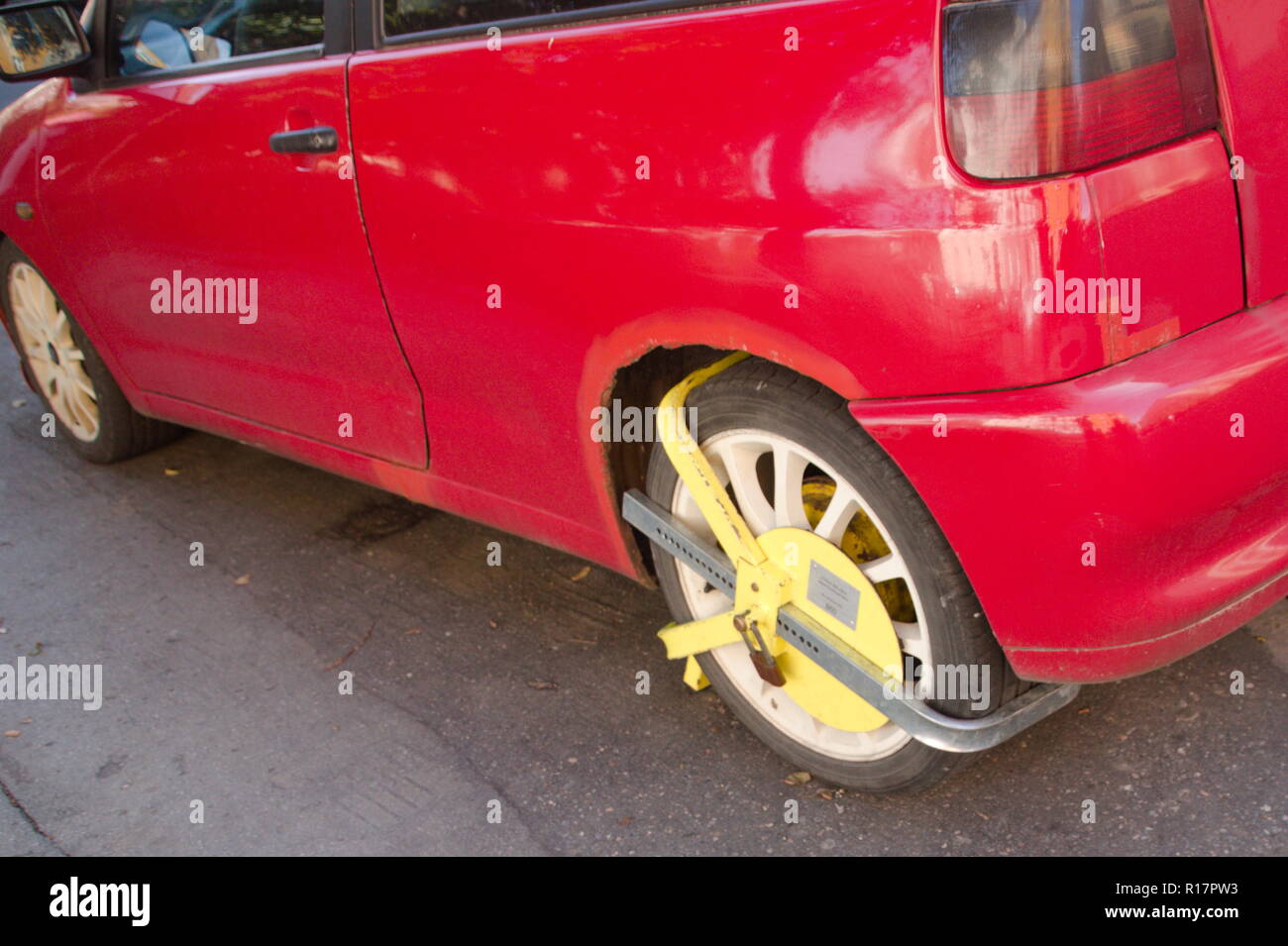 Car clamp in use hi-res stock photography and images - Alamy