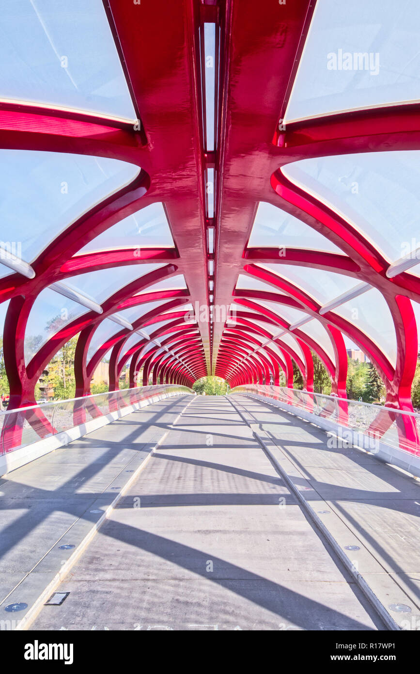 Tubular bridge hi-res stock photography and images - Alamy