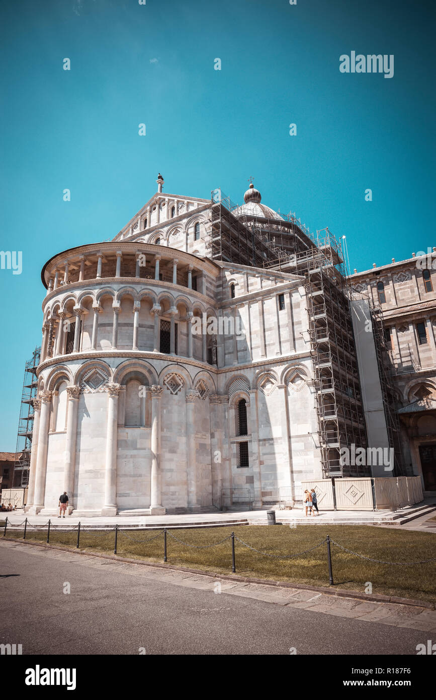 Scaffolding on landmark italian building hi-res stock photography and ...